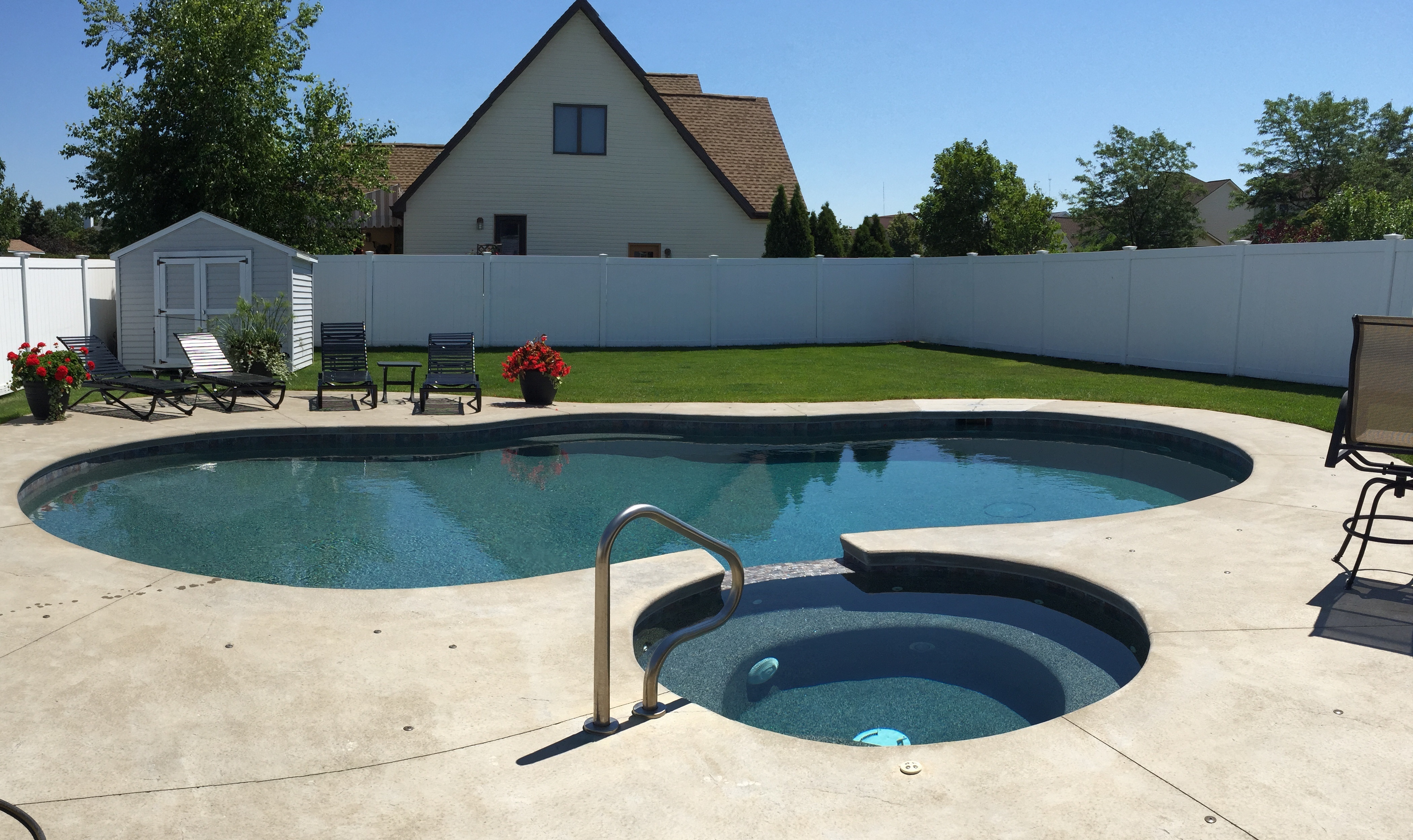 Prism Matrix Pebble & Glass Pool Finishes | Leisure Craft Pools